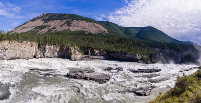 Réserve de Parc National de Nahanni : merveille au patrimoine mondial